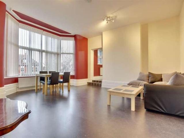 2 bed flat to rent