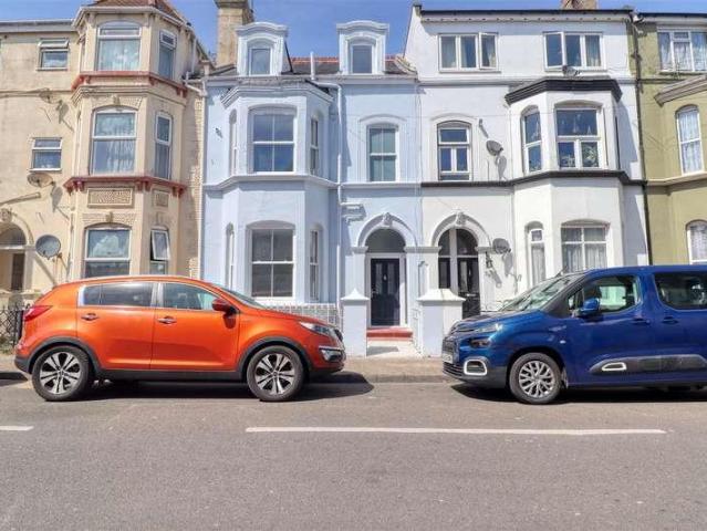 2 bed flat to rent