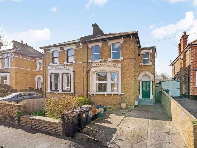 2 bed flat to rent