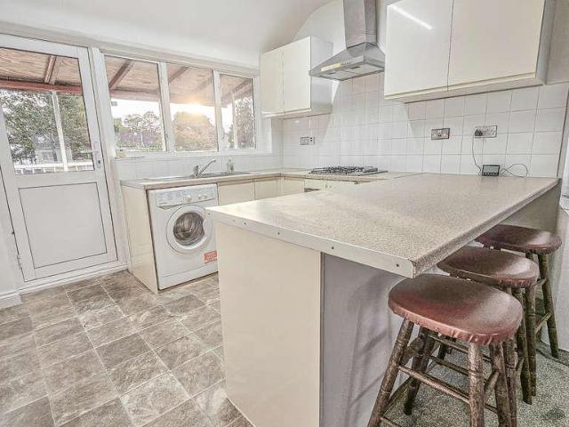 2 bed flat to rent