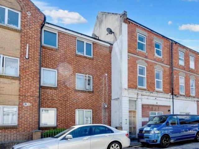 2 bed flat to rent