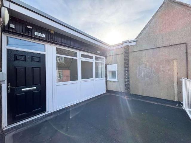 2 bed flat to rent
