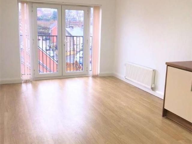 2 bed flat to rent