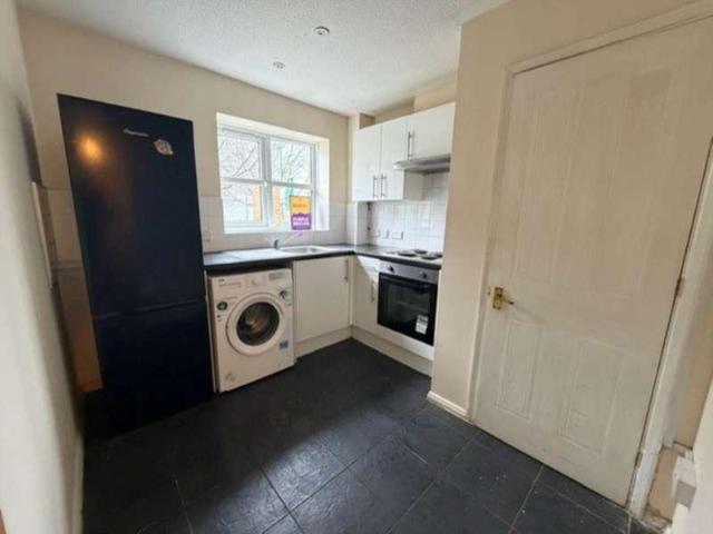 2 bed flat to rent