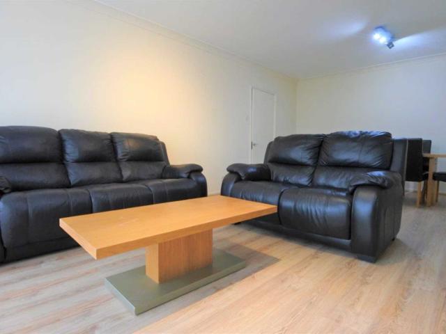 2 bed flat to rent