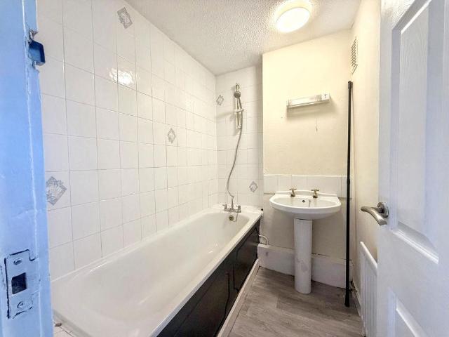2 bed flat to rent