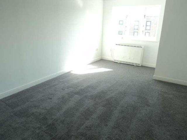 2 bed flat to rent