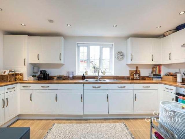 2 bed flat to rent