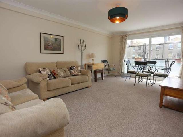 2 bed flat to rent
