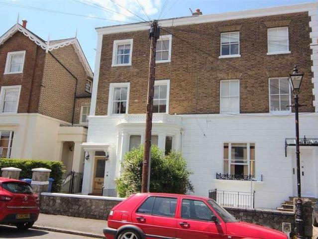 2 bed flat to rent
