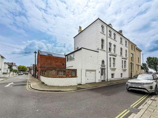2 bed flat to rent