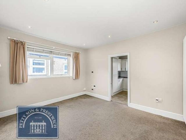 2 bed flat to rent