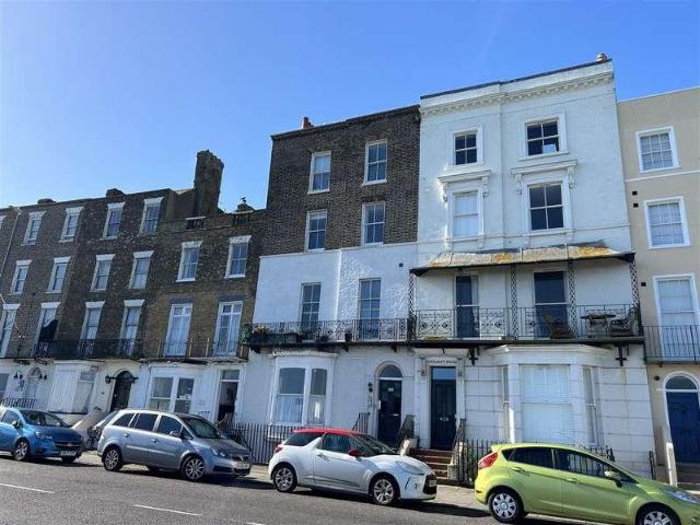 2 bed flat to rent