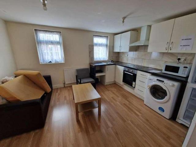 2 bed flat to rent