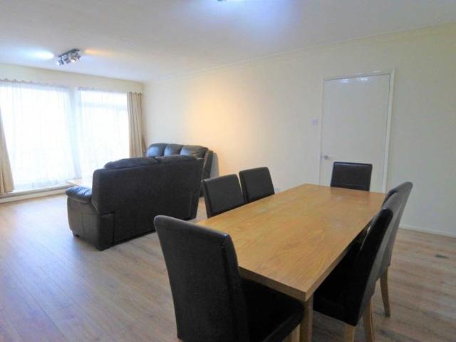 2 bed flat to rent