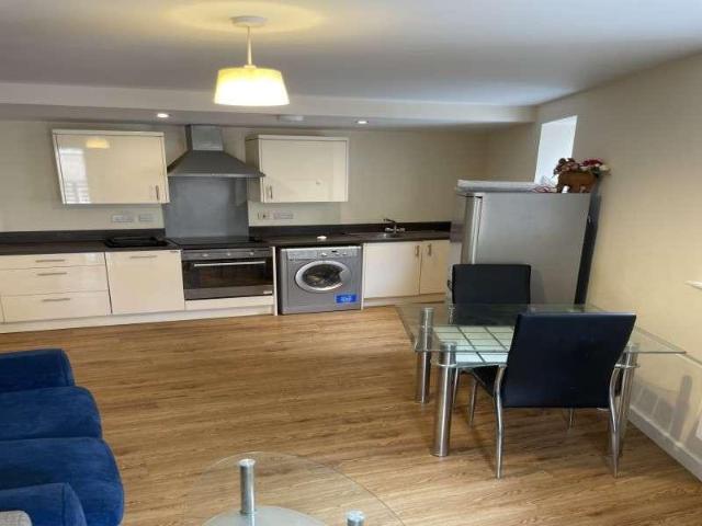 2 bed flat to rent
