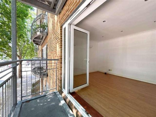 2 bed flat to rent