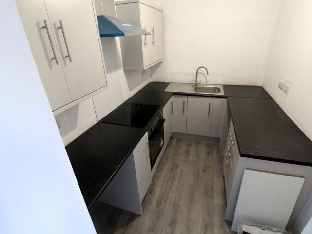 2 bed flat to rent Church Street, Church Gresley DE11