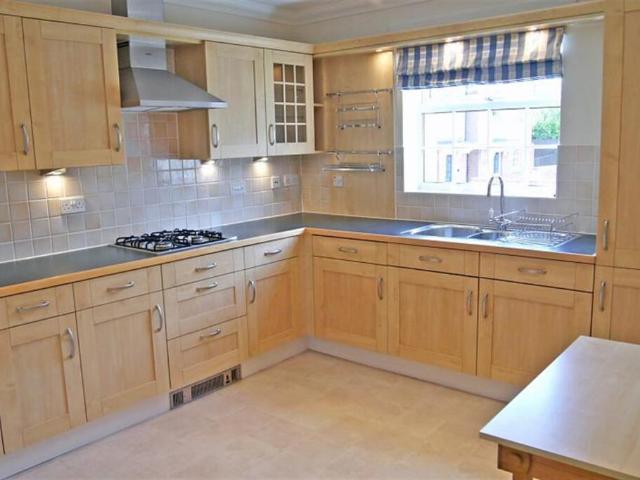 2 bed flat to rent Benson Road, Croydon CR0