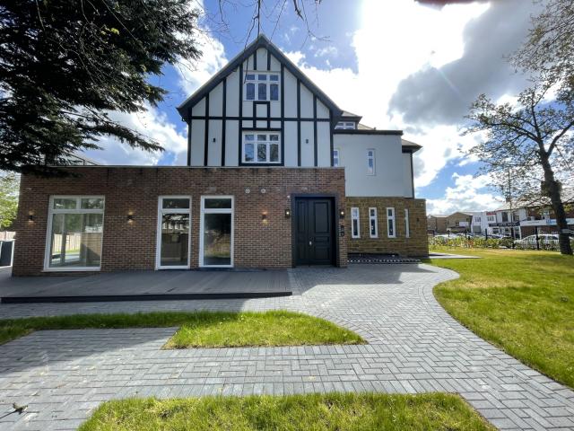 2 bed flat to rent Brampton Grove, London NW4