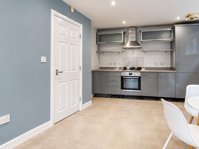 2 bed flat to rent Foxmore Close, London SE26