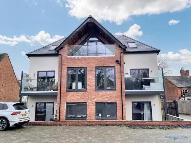 2 bed flat to rent in 14 High Street, B95, Henley IN Arden