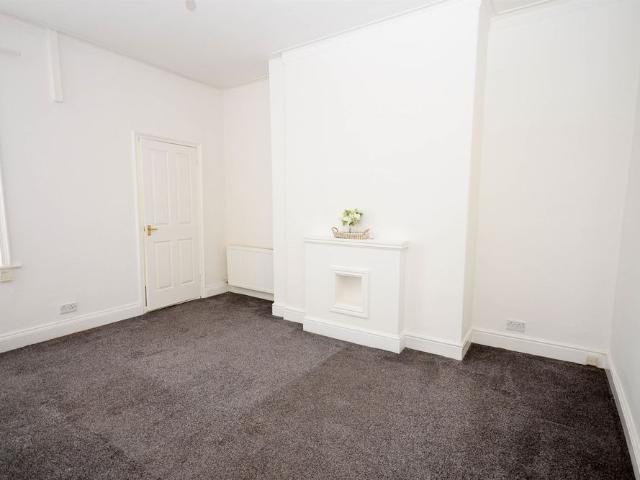 2 bed flat to rent in Coleridge Avenue, South Shields, NE33