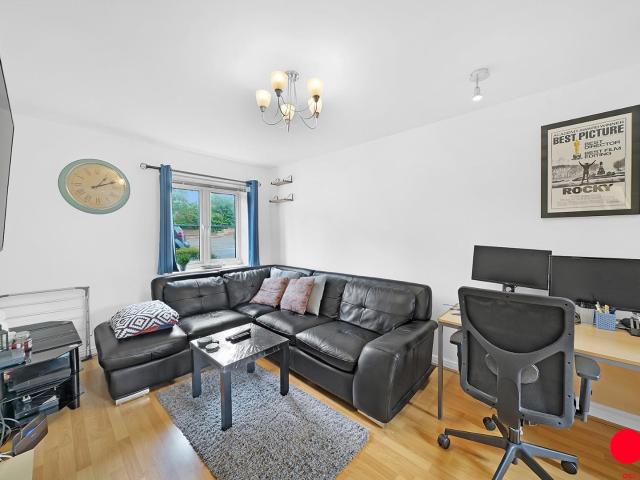 2 bed flat to rent in Coniston Avenue, Purfleet On Thames