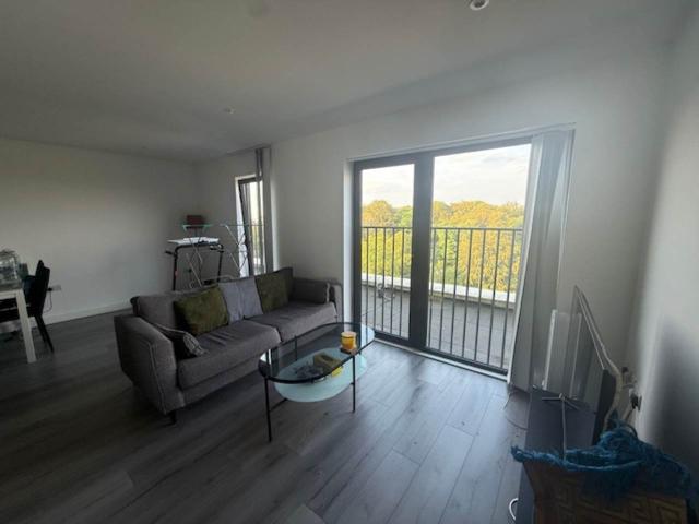 2 bed flat to rent in Card House, Bingley Road, BD9