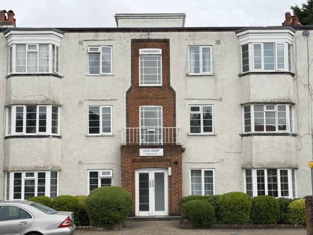 2 bed flat to rent in Charminster Road, Bournemouth, BH8