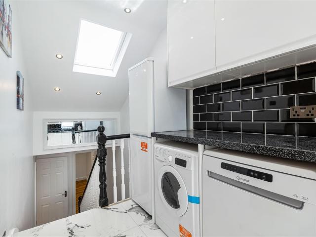 2 bed flat to rent in Chelverton Road, Putney SW15 | James Anderson