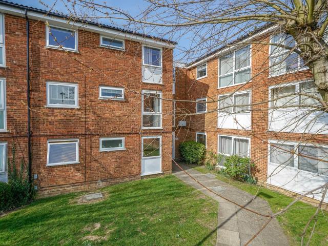 2 bed flat to rent in Chenies Court, Hemel Hempstead, HP2 | Squire Estates Estate Agents Hemel Hempstead