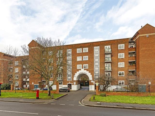 2 bed flat to rent in Chertsey Court, Mortlake, SW14 | James Anderson