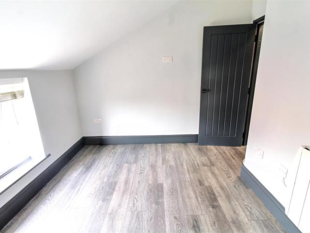 2 bed flat to rent in Chilwell Road, Beeston, Nottingham, NG9 1EN