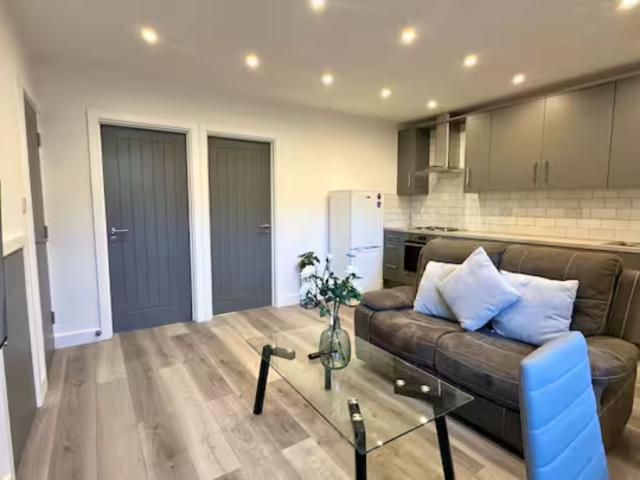 2 bed flat to rent in Albany Road, Earlsdon, CV5