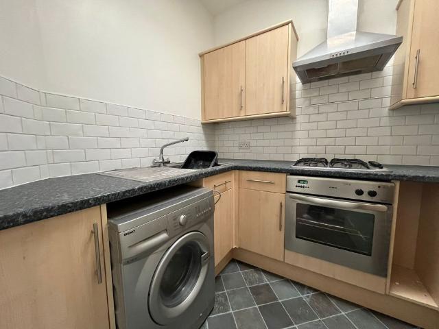 2 bed flat to rent in Albert Road, Bournemouth, BH1
