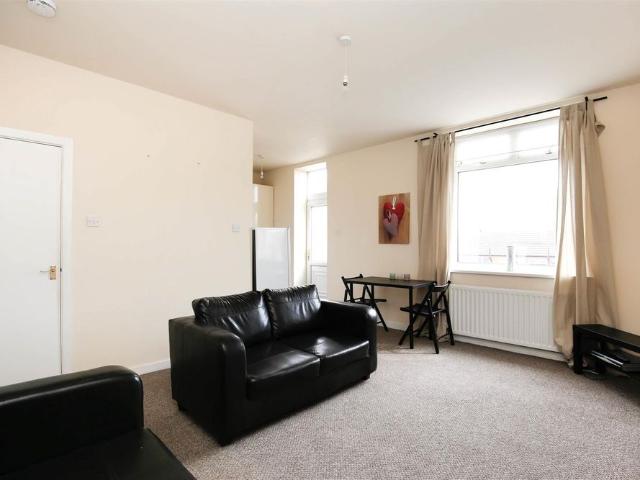 2 bed flat to rent in Bothal Street, Byker, NE6