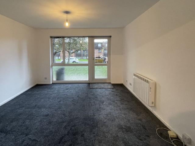 2 bed flat to rent in Bacon Drive, Taunton, TA1