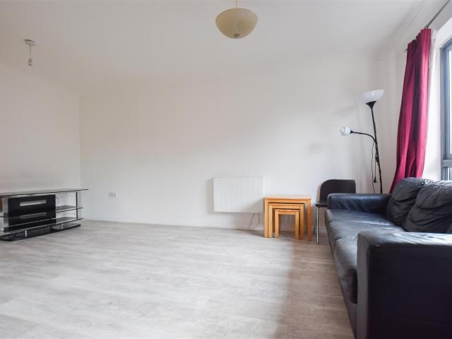 2 bed flat to rent in Bell House, Hirst Crescent, Wembley | Daniels Estate Agents
