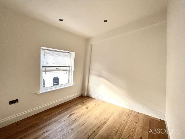 2 bed flat to rent in Braddons Hill Road West, The Old Boarding House Braddons Hill Road West, TQ1