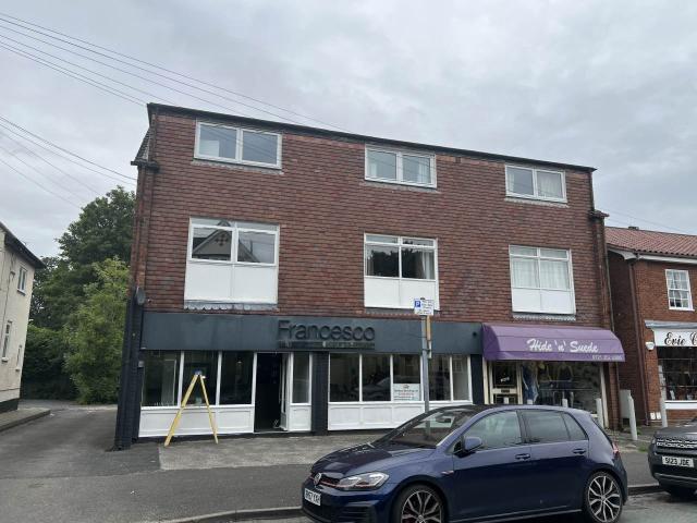 2 bed flat to rent in Burnett Road, Streetly, B74