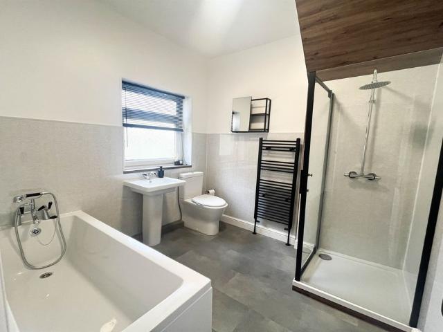 2 bed flat to rent in Gordon Road, South Shields, NE34