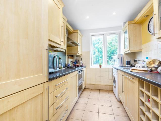 2 bed flat to rent in Gipsy Lane, Putney SW15 | James Anderson