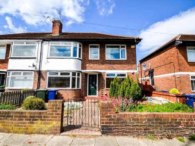 2 bed flat to rent in Great North Road, Gosforth, NE3