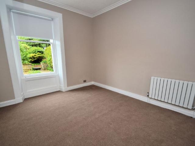 2 bed flat to rent in Greenside, Glasgow, G76