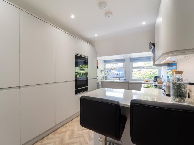 2 bed flat to rent in Denewood Road, Bournemouth, BH4