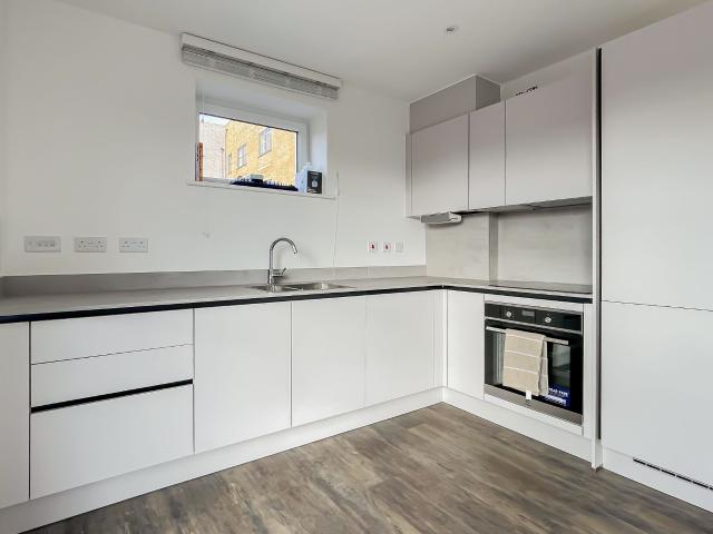 2 bed flat to rent in Eastern Avenue, Ebbsfleet Valley, Swanscombe