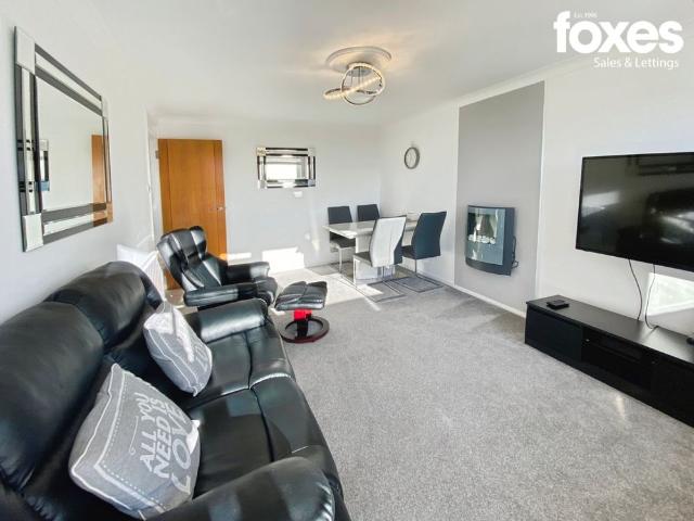 2 bed flat to rent in Elizabeth Court, Grove Road, Bournemouth, Dorset, BH1 3DT