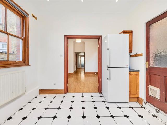2 bed flat to rent in Elm Road, East Sheen, SW14 | James Anderson