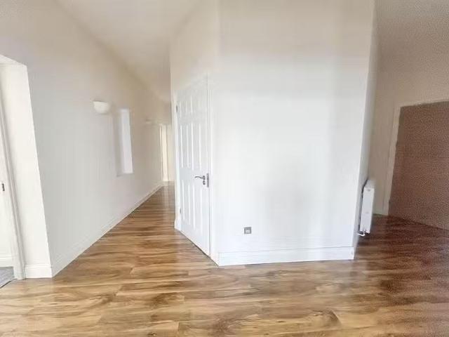 2 bed flat to rent in Esplanade, NE26, Whitley Bay